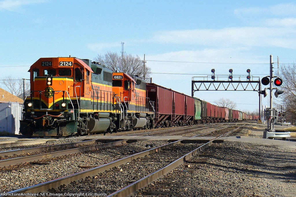 BNSF 2124 westbound